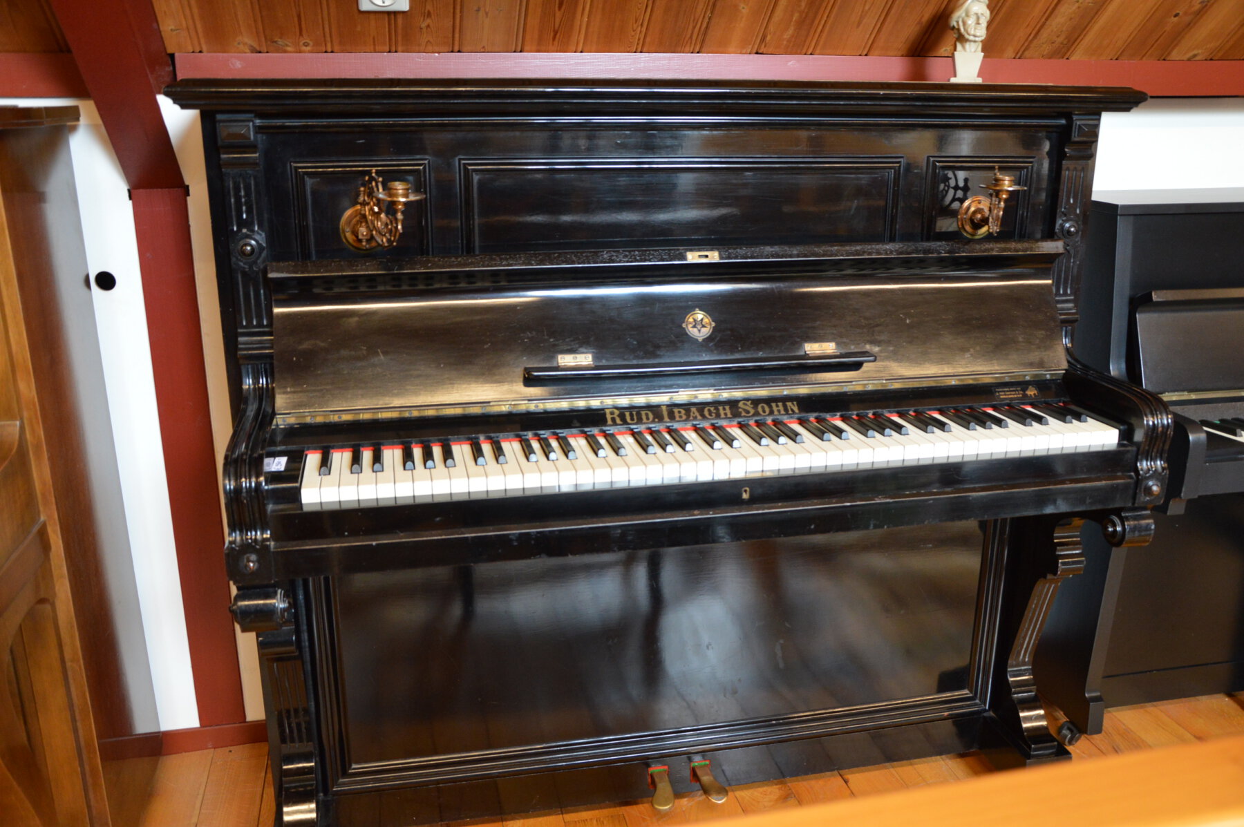 2e hands piano kopen - Pianohandel van Gerven